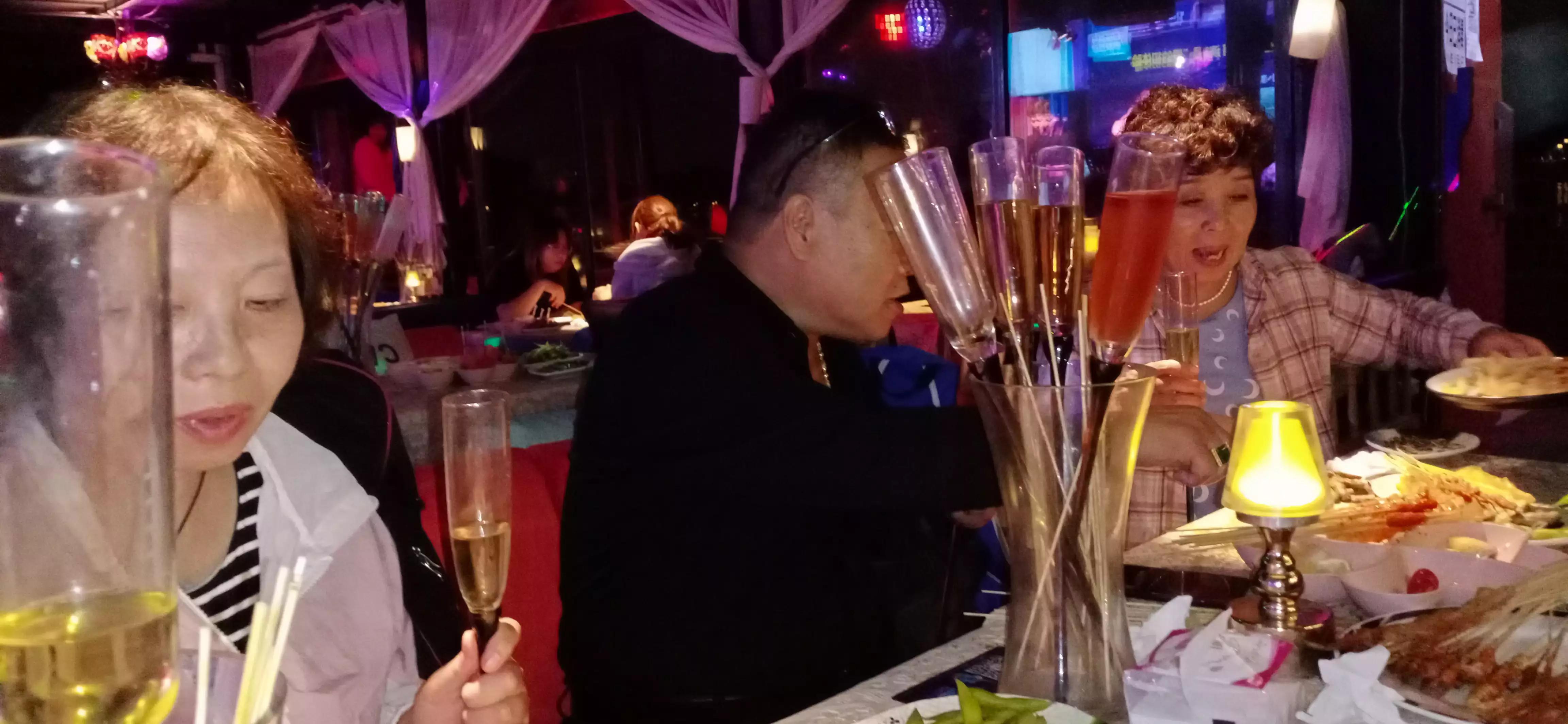 Beijing Houhai Bar Street - iNEWS