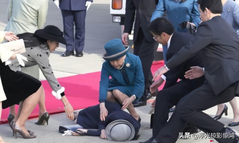 The 32-year-old Japanese princess fainted at the airport. The relatives ...