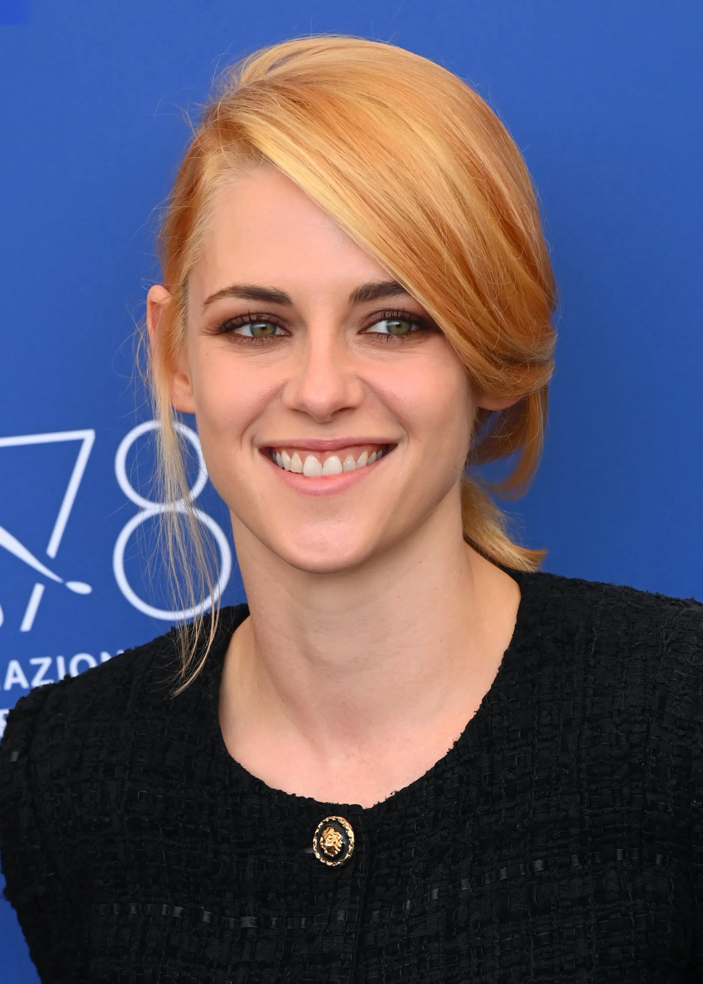 Beauty K against the sky!Kristen Stewart debuts at the new film ...