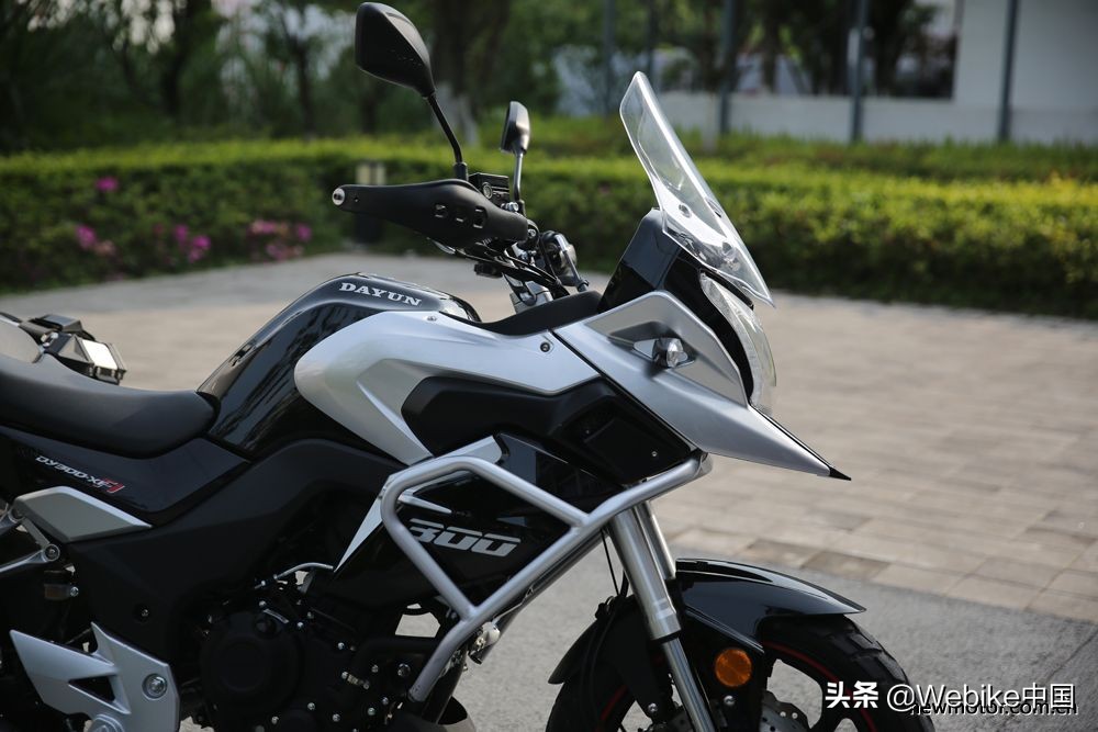 Equipped with a water-cooled four-valve engine, the Rally of Dayun 300 ...