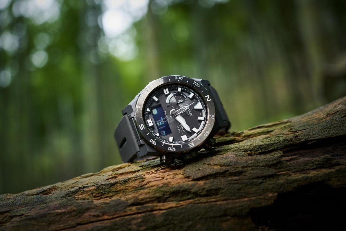 Let PRO TREK PRW-6800 accompany you to experience the thrill of ...