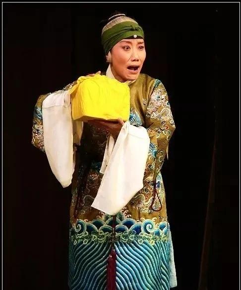 Once the three hammers in the Peking Opera world, Lan Wenyun was a bit ...