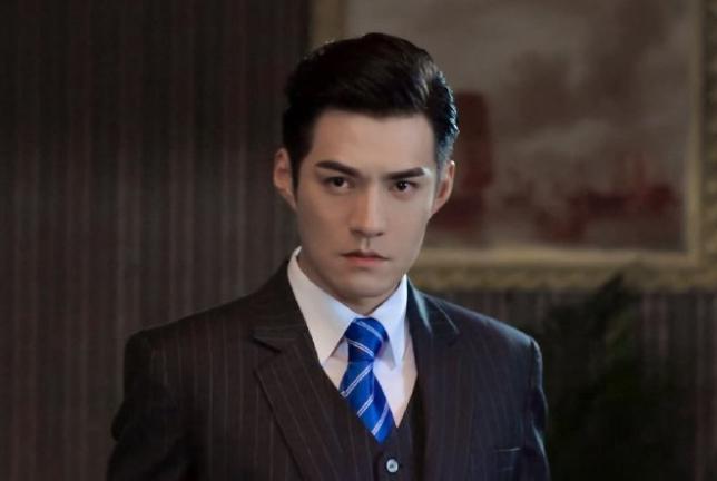 There is a kind of "handsome" called Yan Yikuan, who is 42 years old ...