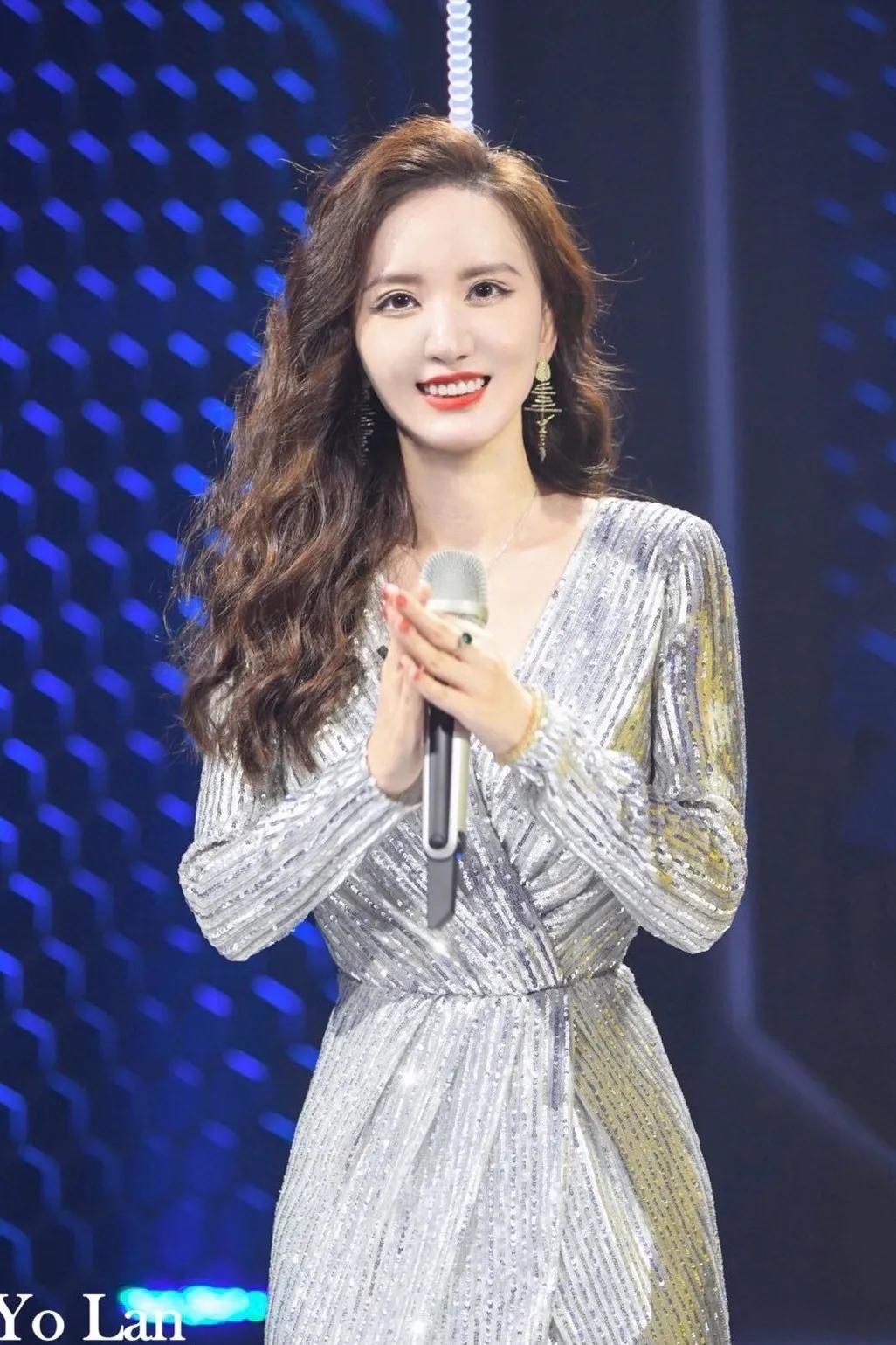 Mrs. Zhang Meng Photo Album - iNEWS