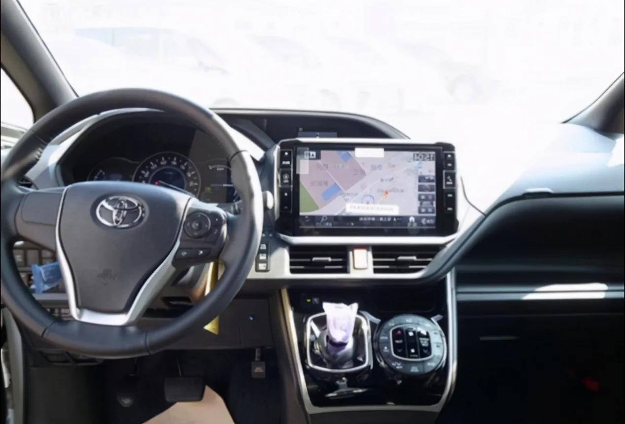 10 million buy "Elfa"? Toyota Voxy is unveiled in real cars, and looks ...