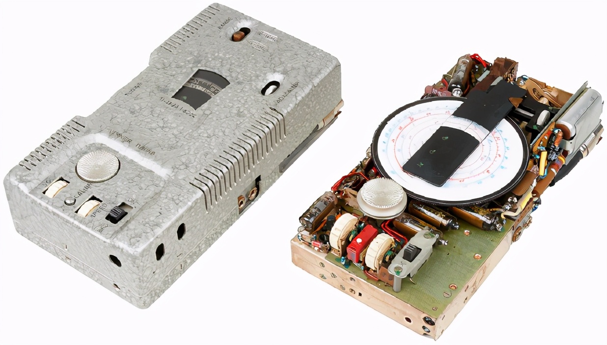 Czech 1956 11 electronic tube spy radio transceiver kit, equipped with ...