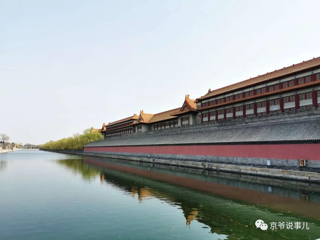 Why does the Xihua Gate in the Forbidden City look different from the ...