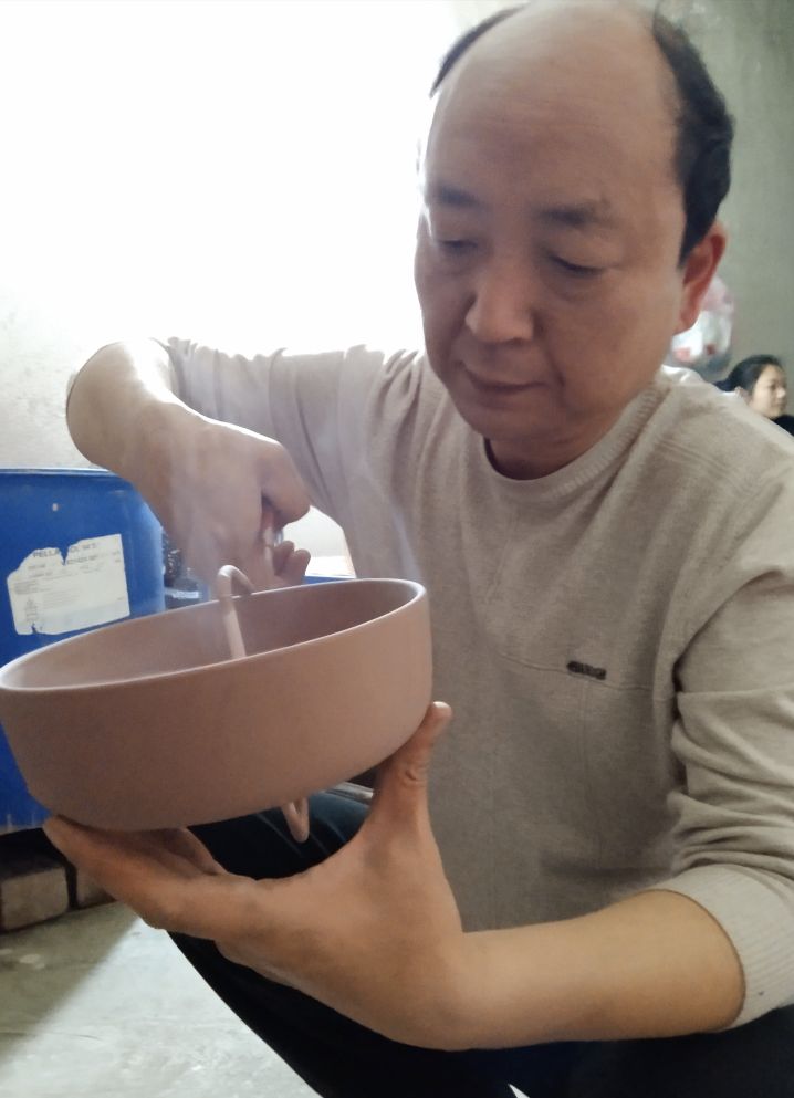 Zhao Yanlin: Focus on the traditional skills of Ru porcelain, never ...