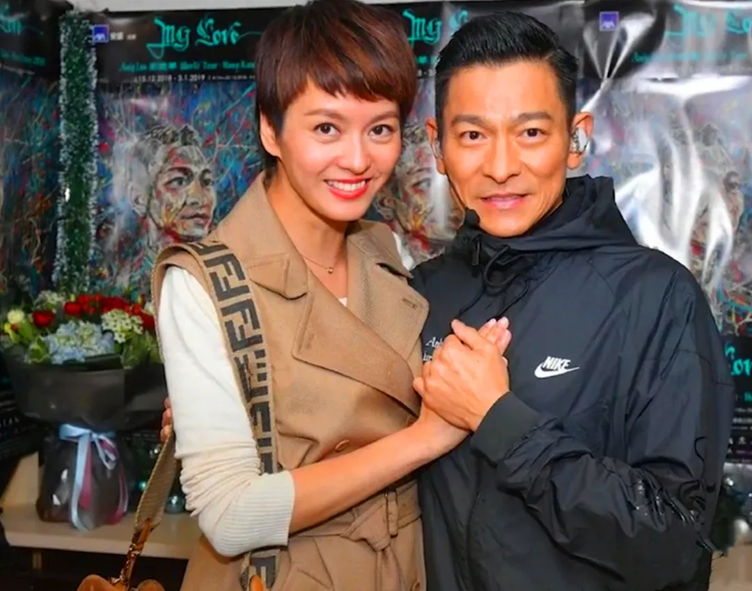 How to get a photo with Andy Lau?Stars line up for a group photo in the ...