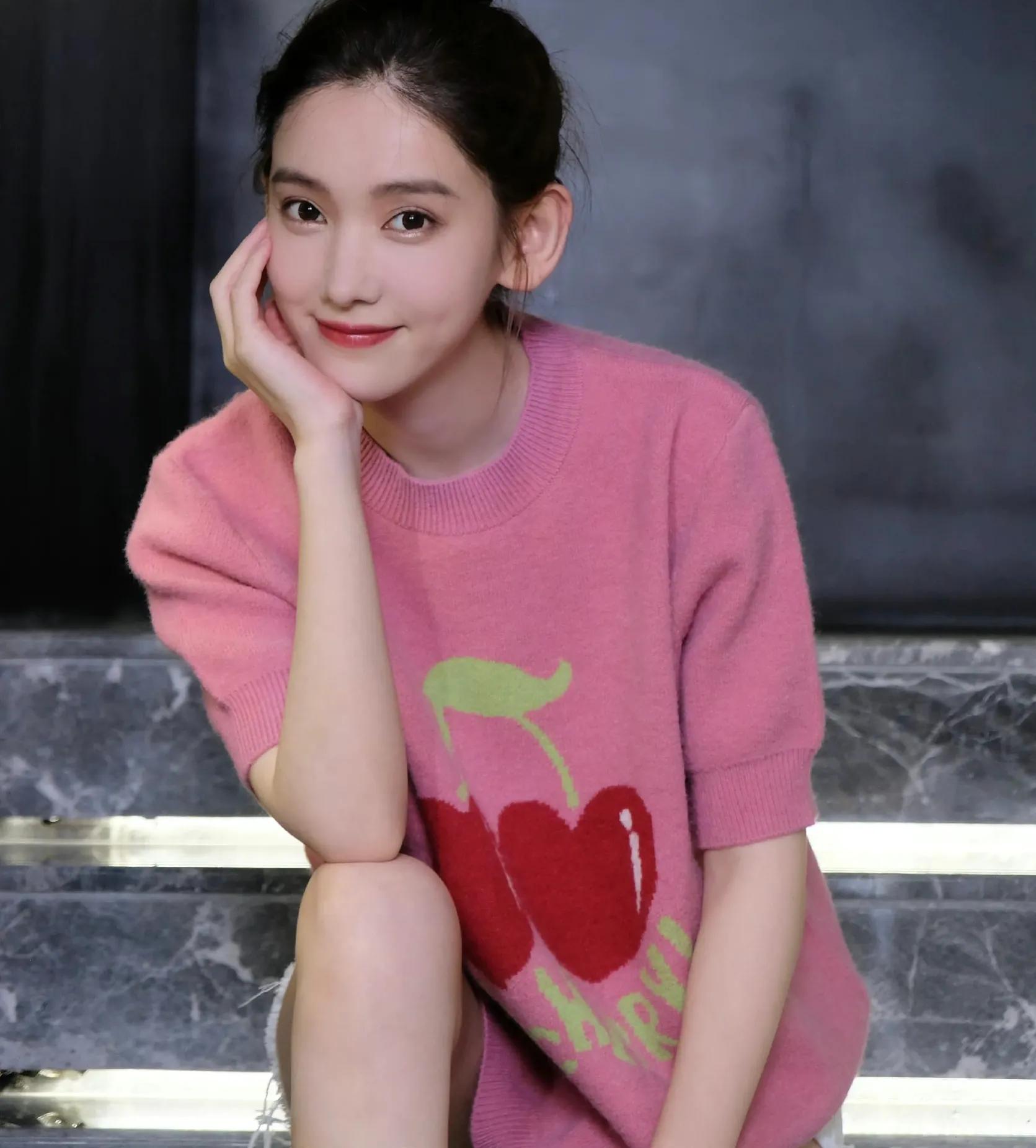 Gentle, charming, confident, free and easy Li Muchen - iNEWS