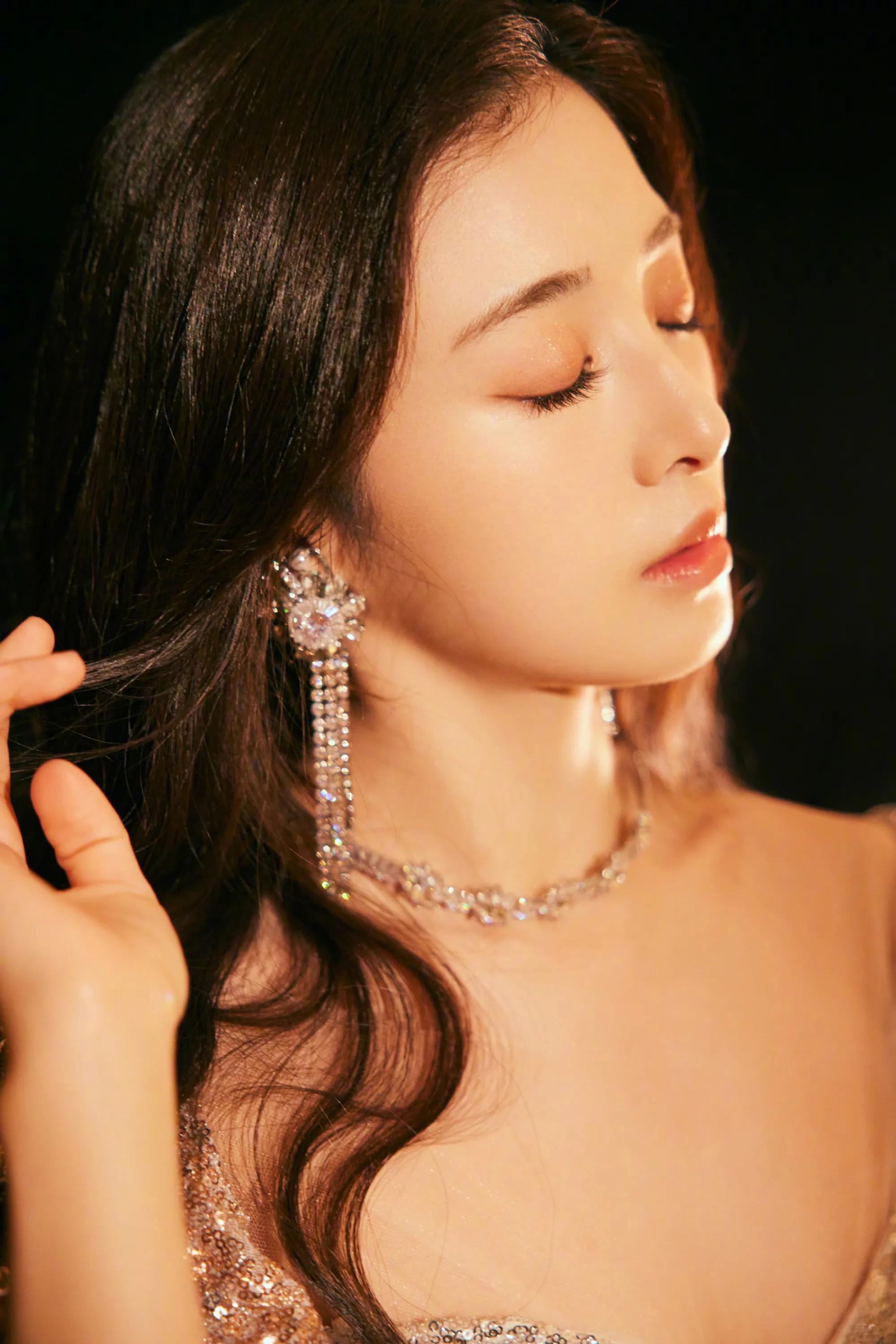 The beautiful Zhang Hanyun always feels gentle - iNEWS