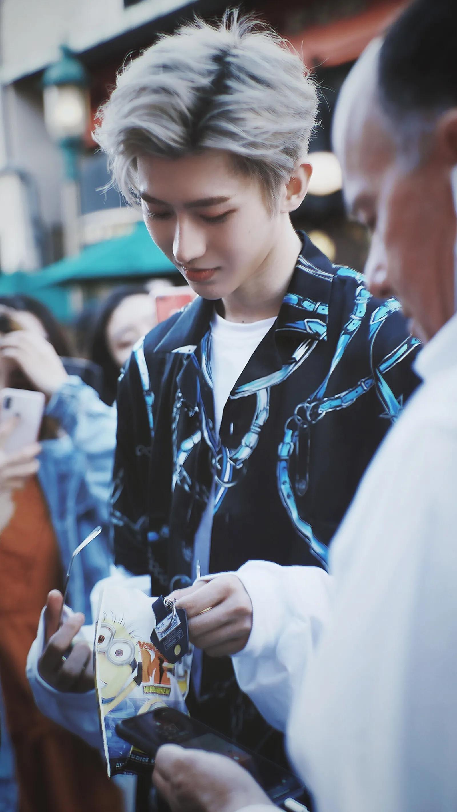 蔡徐坤cxk - 資訊咖