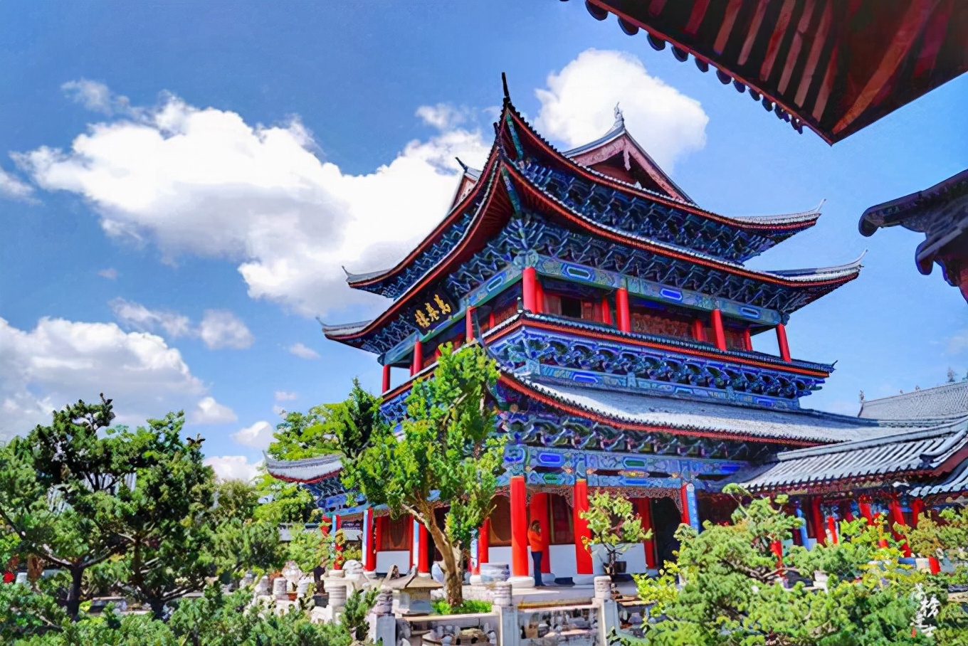 There is also a "Forbidden City" in Lijiang, Yunnan, which has a long ...