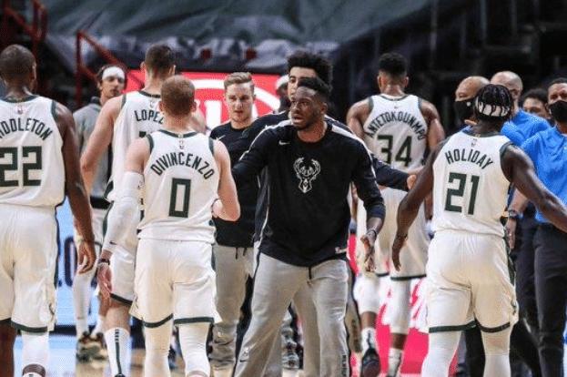 The madness of the small ball era!Talk about the exaggerated single ...