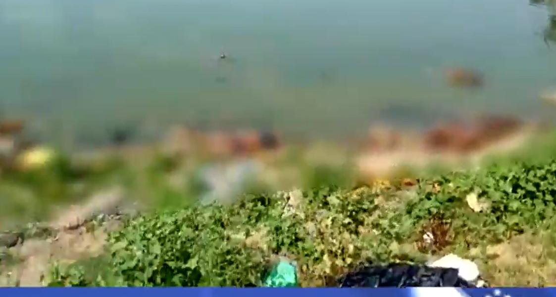 A human tragedy on the Ganges in India: a large number of floating ...