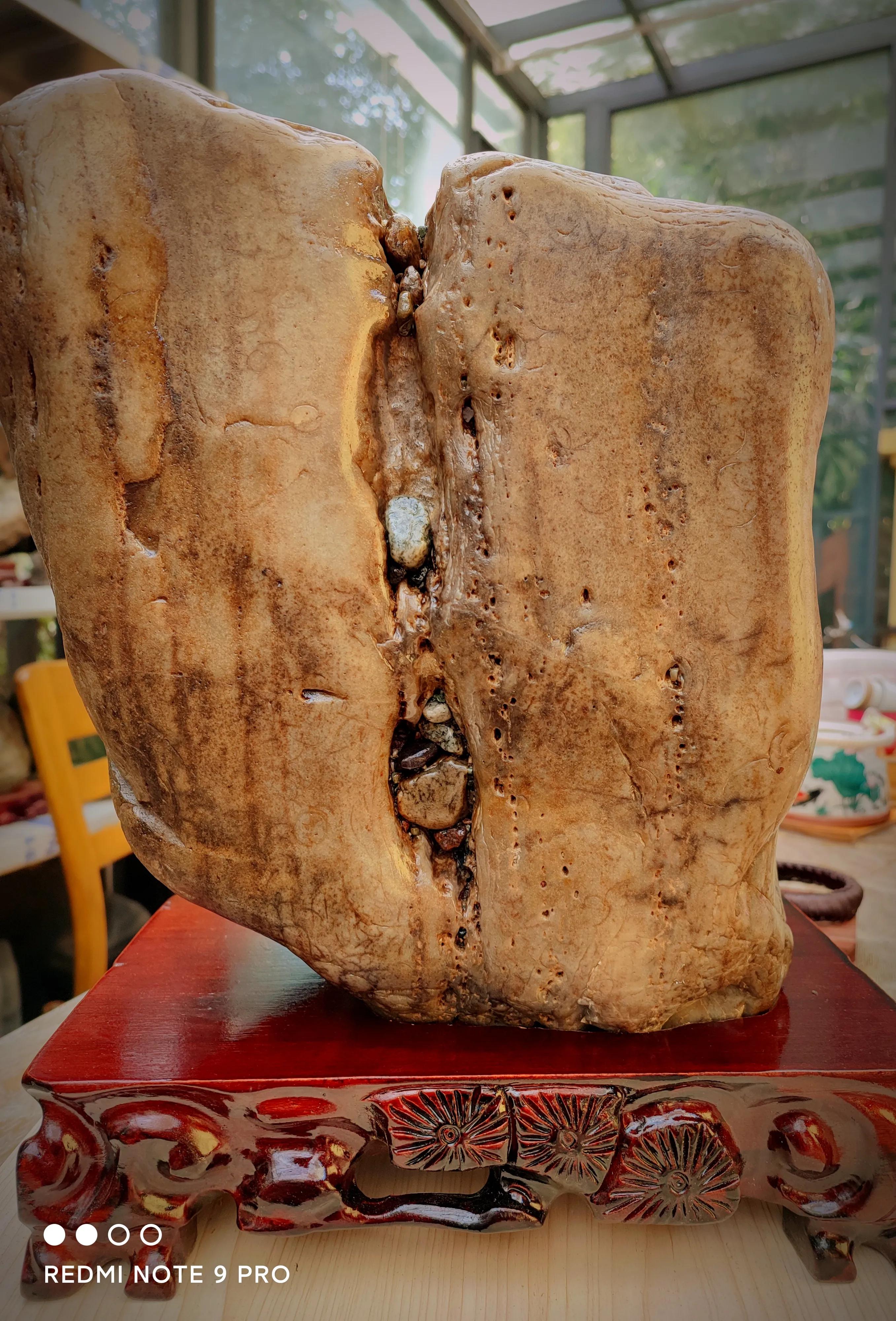 Based on the natural stone quality and shape of the strange stone - iNEWS