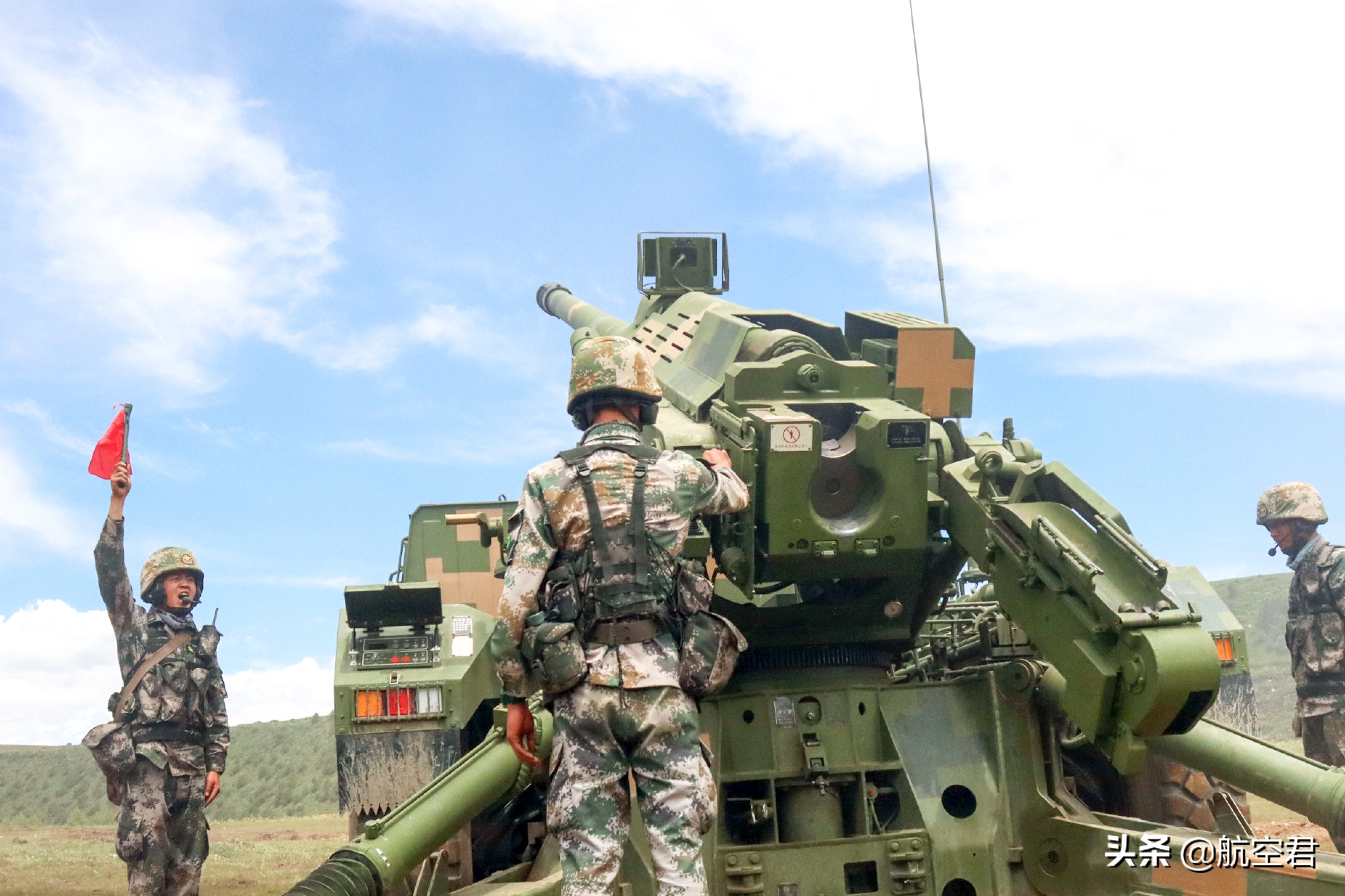 The latest video of the Chinese Army's vehicle-mounted artillery drill ...