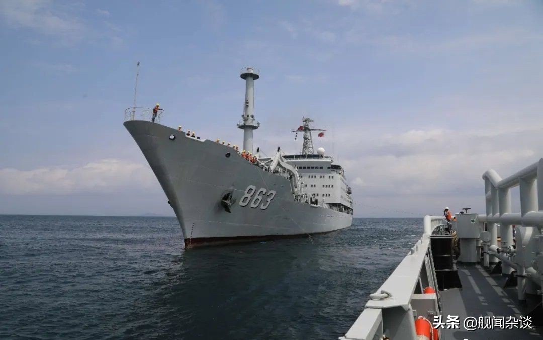 Set off again, the 925 salvage and rescue boat led the fleet to ...