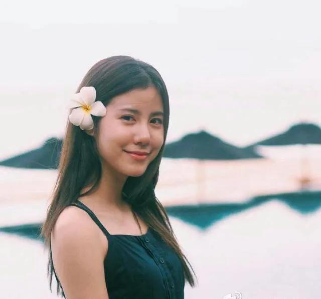 Thai star Esther (little nun) has long legs and admits that she is still in love with her ...