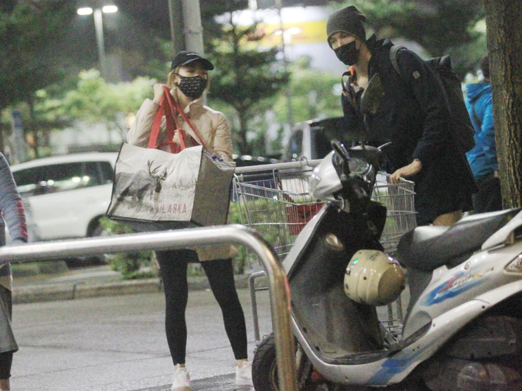 Jin Rong's new girlfriend looks exactly like Jolin Tsai. His new love ...