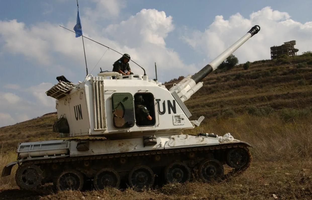 The French AUF1 self-propelled artillery has a peculiar appearance, but ...