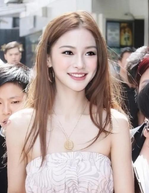 14歲出道，從嫩模到當紅小花，anglebaby鮮為人知成名史 - 資訊咖