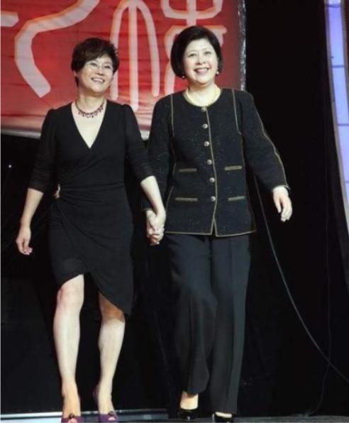 Lin Yushen's real mother and godmother are both directors, but they are ...