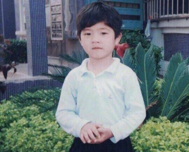 Liu Haoran's old childhood photos were exposed, and he confronted Shiba ...