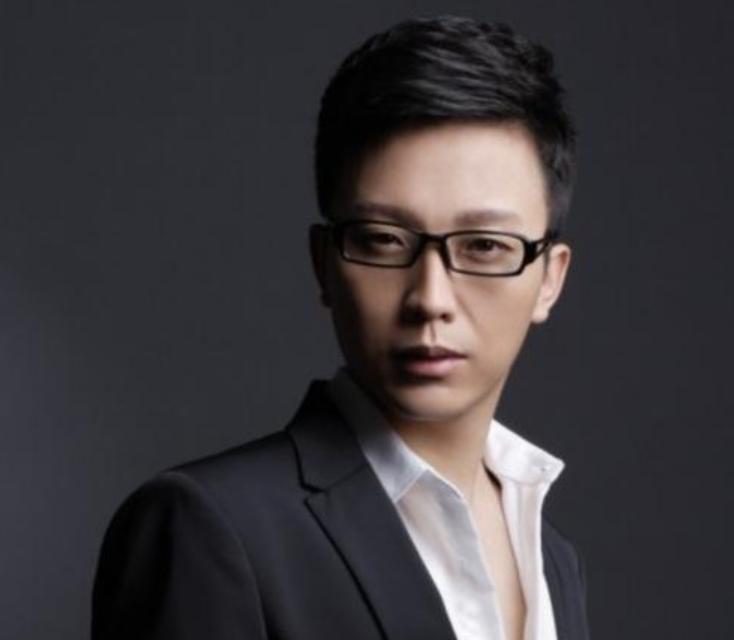 Li Yugang: At the age of 19, he became a beggar and became popular by ...