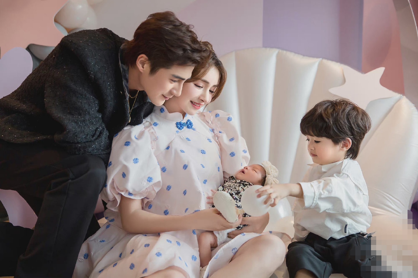 Jiang Chao and his wife celebrated the full moon for their daughter ...