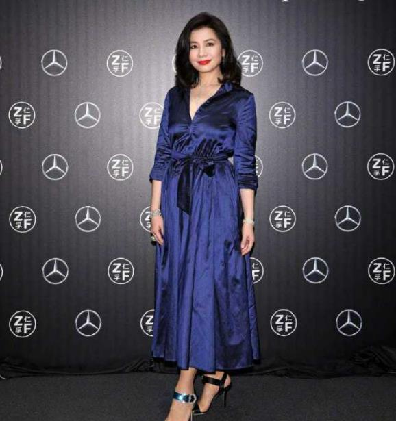 "The most red is but Zhong Chuhong", 61 years old, the charm is still ...