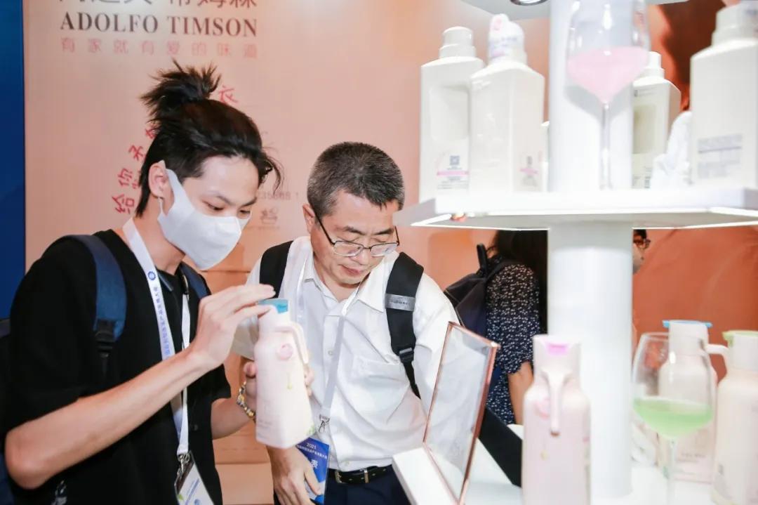 Lasting fragrance for 90 days!Adolf Timson made a stunning appearance ...