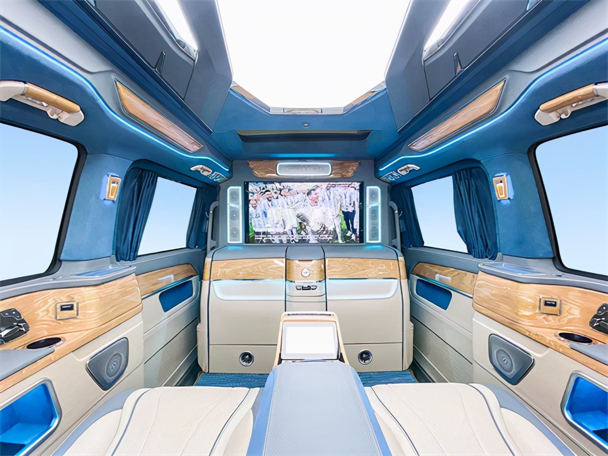 The Hawker V600 four-seater commercial vehicle is simply not too luxurious, Shanghai Benz V260L ...