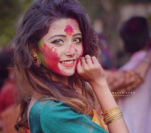 Because of a pair of Indian girl with red eyes all over the world, she ...