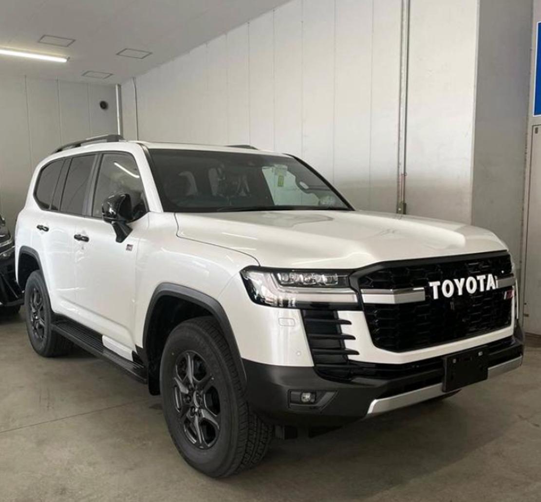 Real shot of the new Toyota Land Cruiser GR SPORT version, equipped with 3.5T+10AT power ...