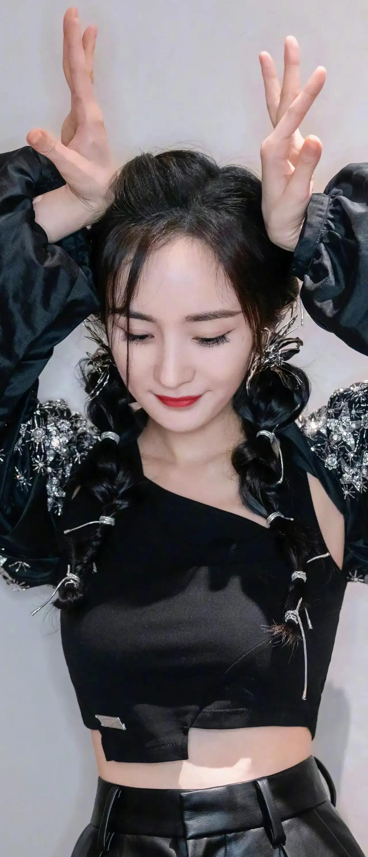 Yang Mi, the latest wallpaper is here - iNEWS