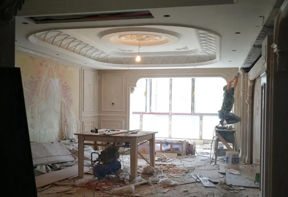 The nouveau riche flaunts that he is rich, and he decorates ...
