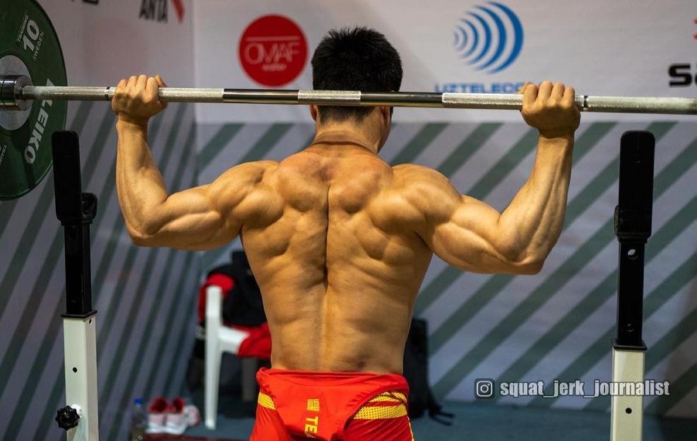 Li Fabin suns the devil muscles!Back muscles are too strong, gully ...