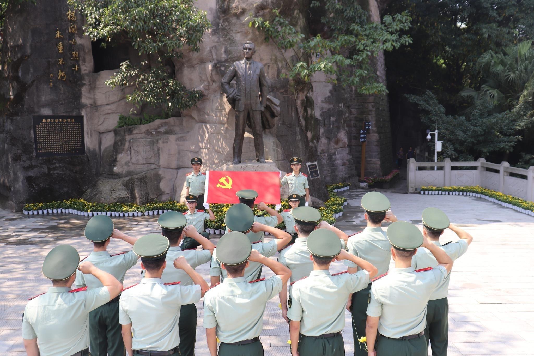 A photo left by Qiu Shaoyun before going to the battlefield, collected ...