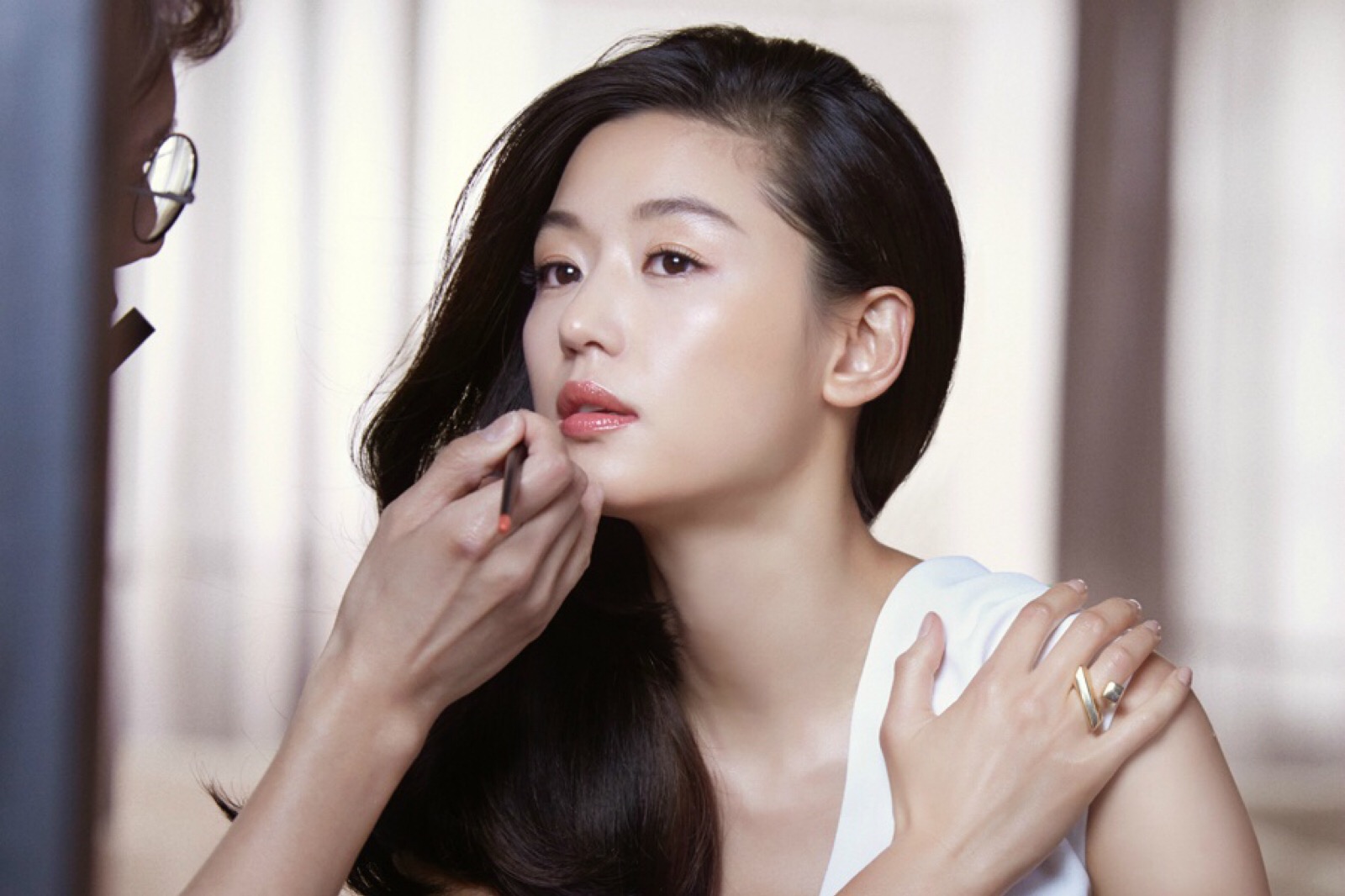 She is Cheon Song Yi in "My Love from the Star", love in reality is ...