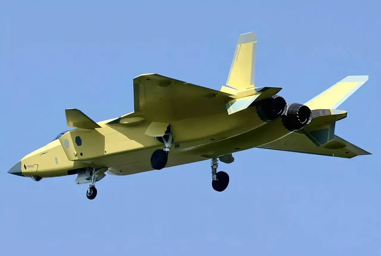 There are two versions of the 15 J-20 formation: the new batch of airframe details have changed ...