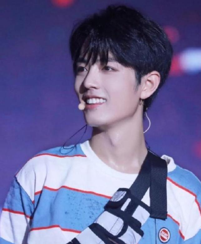 I finally know why Ding Zhen is so popular. Apart from innocence, he ...