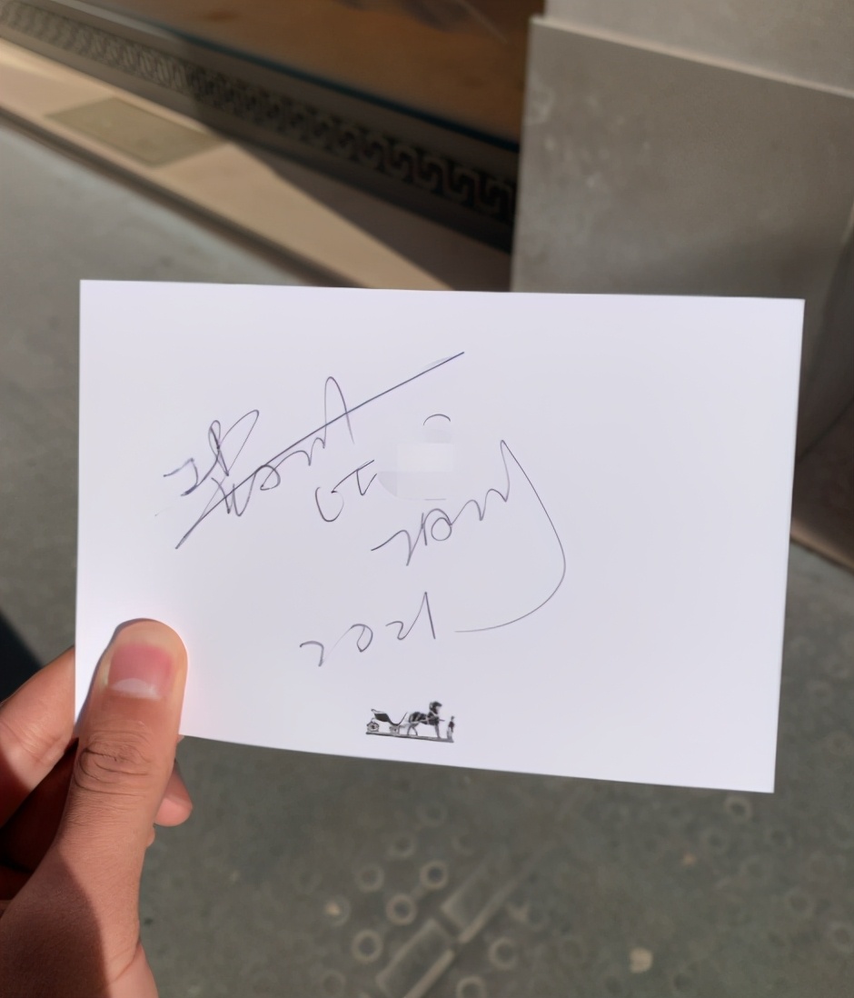 55-year-old Gong Li has recently been exposed, visiting luxury stores ...