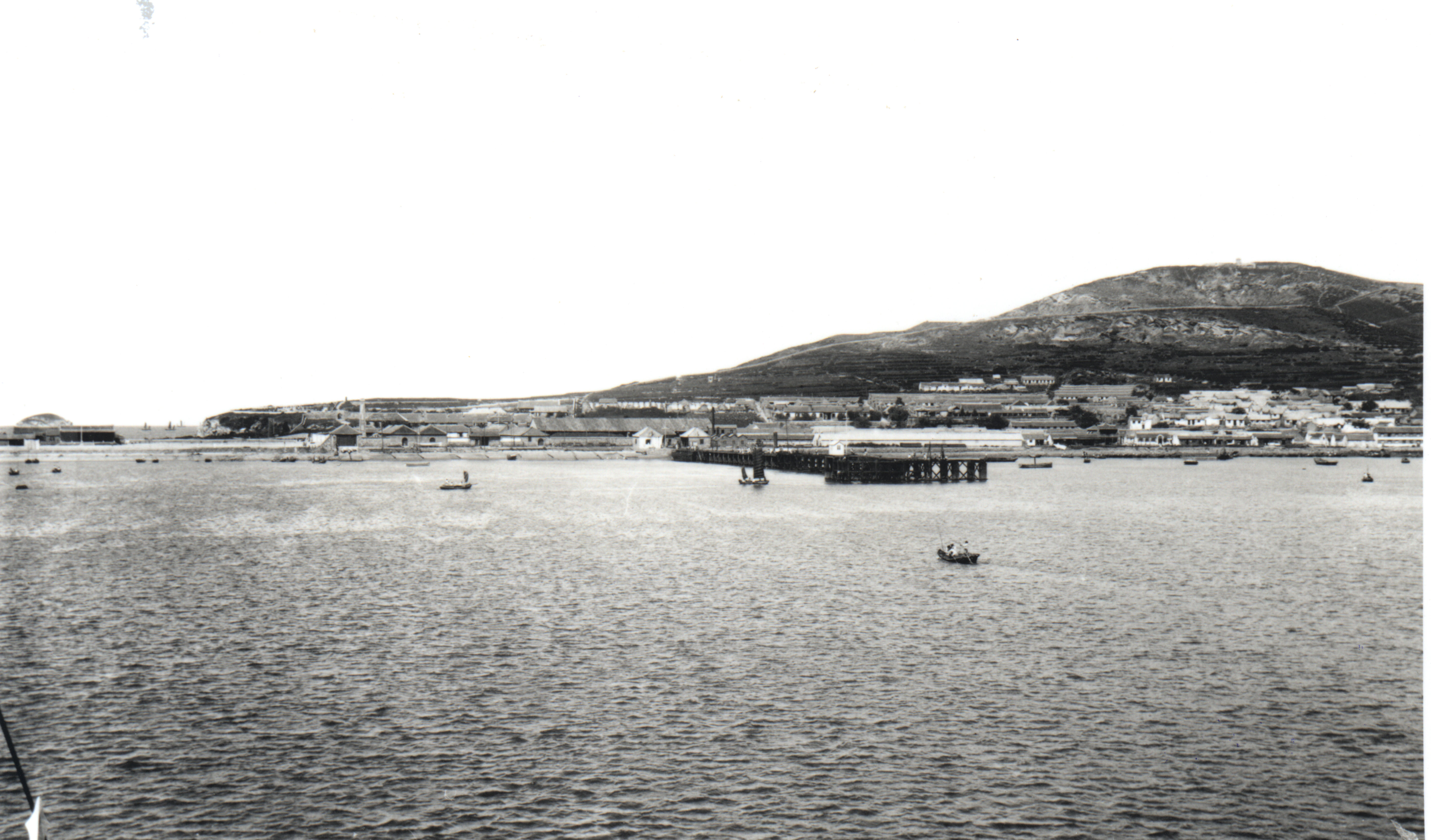 On August 10, 1894, Ding Ruchang led a ship to patrol, and the Japanese ...