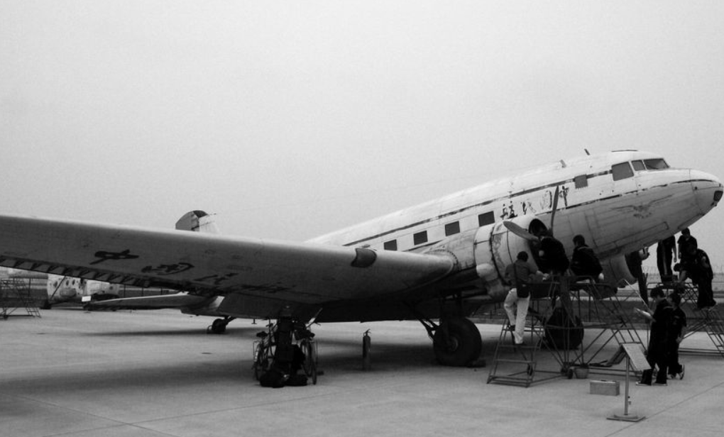 In 1956, Mao Zedong's special plane lost contact with the ground for ...