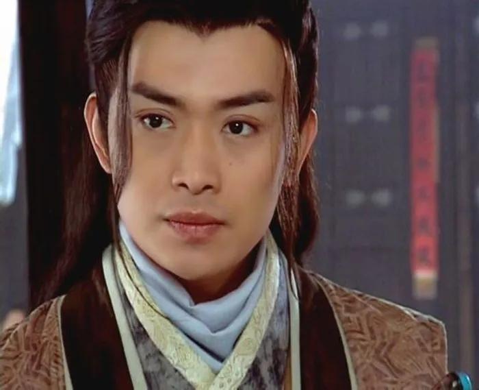 "Prince in Costume" Huang Haibing - iNEWS