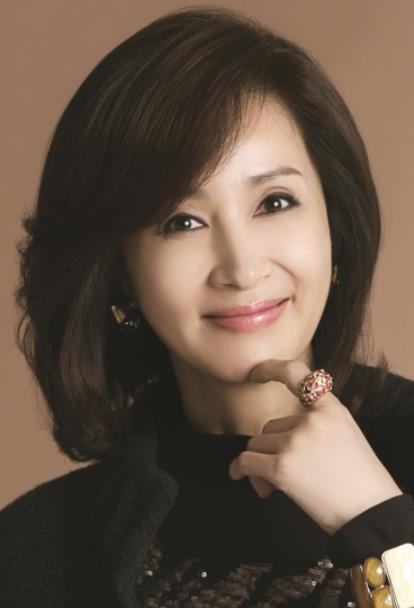 Deyi Shuangxin Qian Renhe debuted for 37 years and married 9-year-old ...