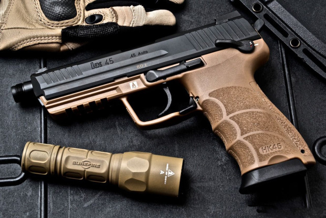 A melee pioneer weapon, the world's 14 most beautiful modern pistols ...