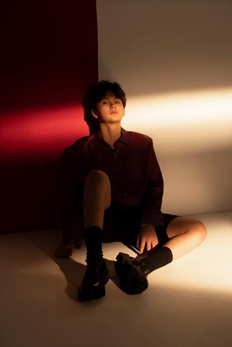 Who is the singer Yao Liu for the 2021 hit song "In the Mist"? - iNEWS