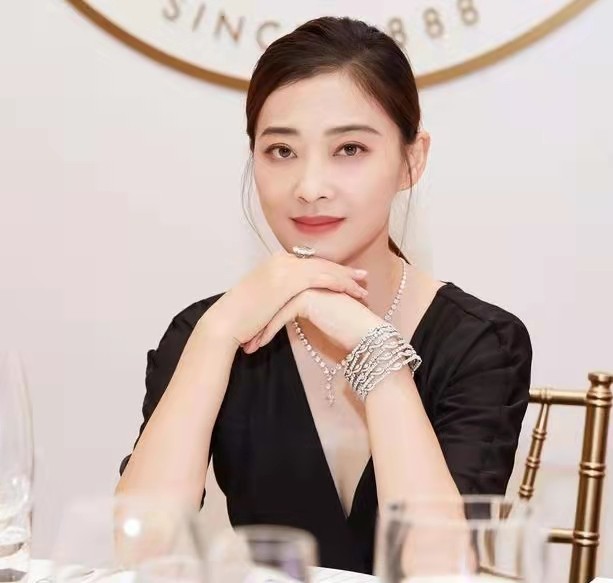 It is said that female port stars are resistant to old age, and these ...